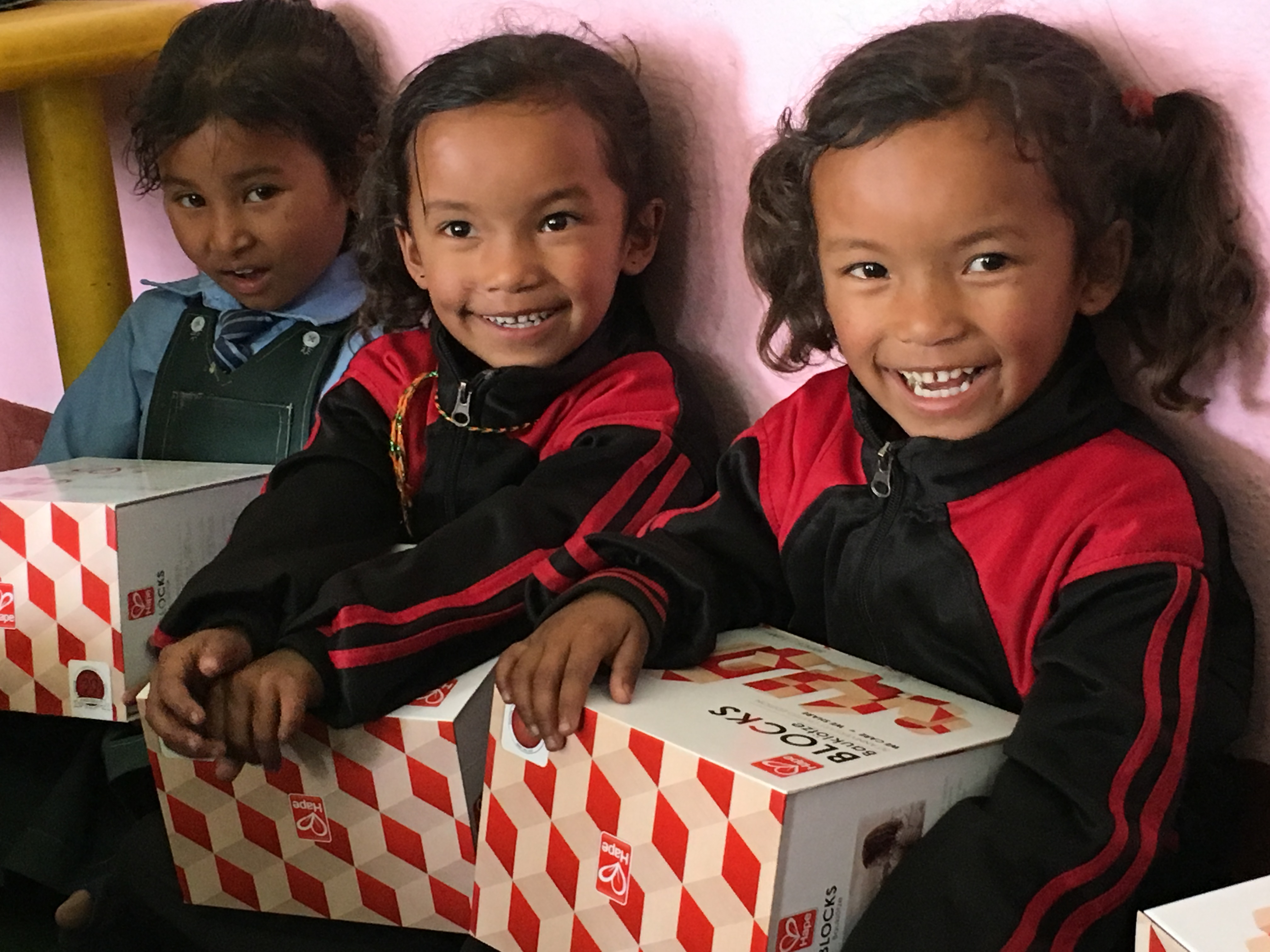 Hape startet Hilfsprojekt | das spielzeug