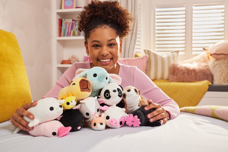 „Mini Brands Fill the Fridge“ und „Hug-A-Lumps“ | das spielzeug