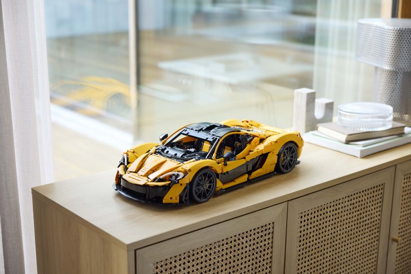 „Lego Technic McLaren P1“ und „Lego Marvel Helicarrier der Avengers ...